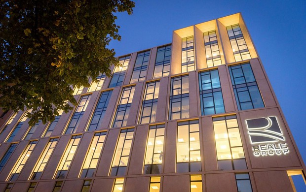 Torino: il complesso del gruppo assicurativo Reale Mutua - Guidafinestra